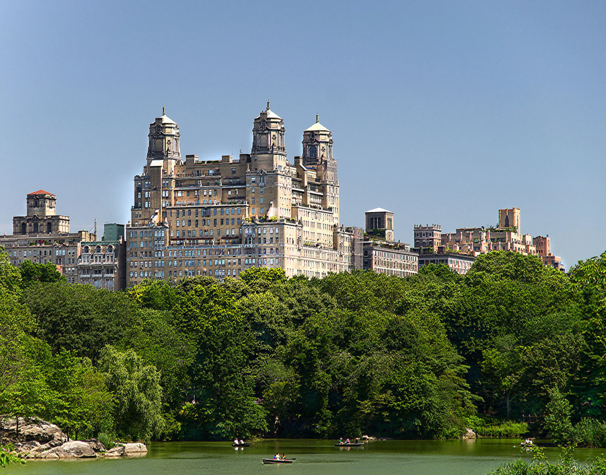 2016-09-06 BUILDING NEAR CENTRAL PARK - heyyouphoto.com