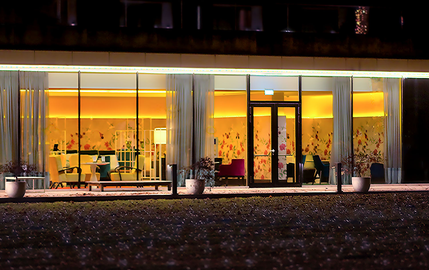 2017-03-05 HOTEL LOBBY IN COLD WINTER - heyyouphoto.com