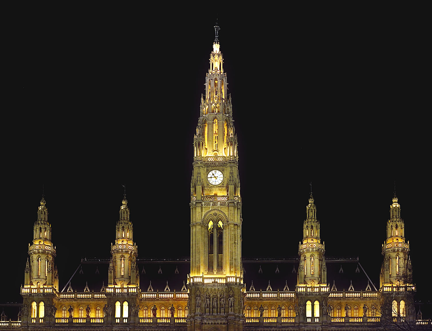 2017-11-14 VIENNA TOWN HALL NIGHT SHOT - heyyouphoto.com