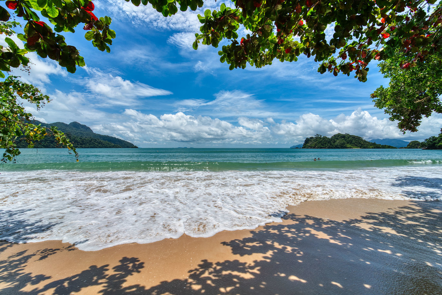 2020-11-05 BEACH AND TREES IN LANGKAWI - heyyouphoto.com